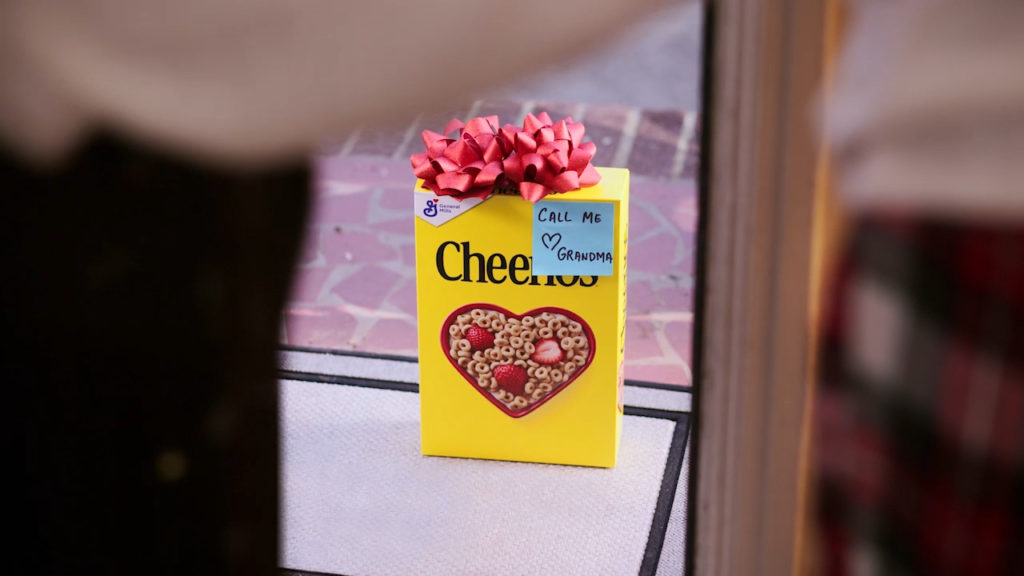Cheerios Remakes Iconic 1999 Commercial For the 2020 Holiday Season ...